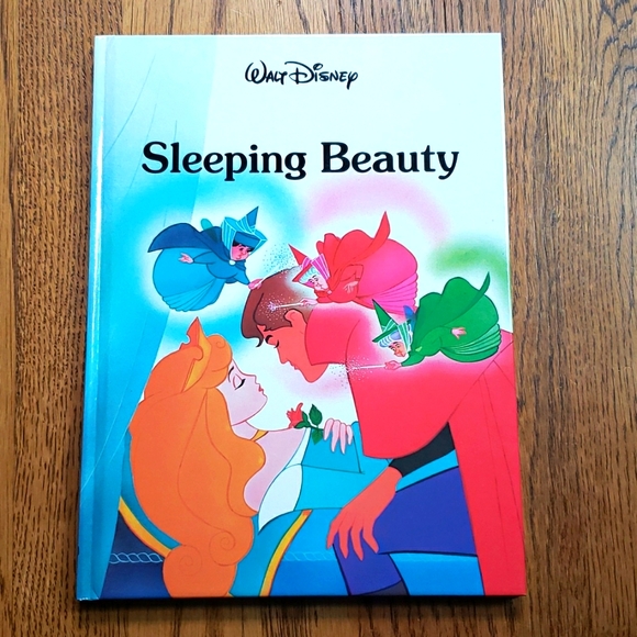 Disney | Other | Vintage Walt Disneys Sleeping Beauty Large Hardcover ...